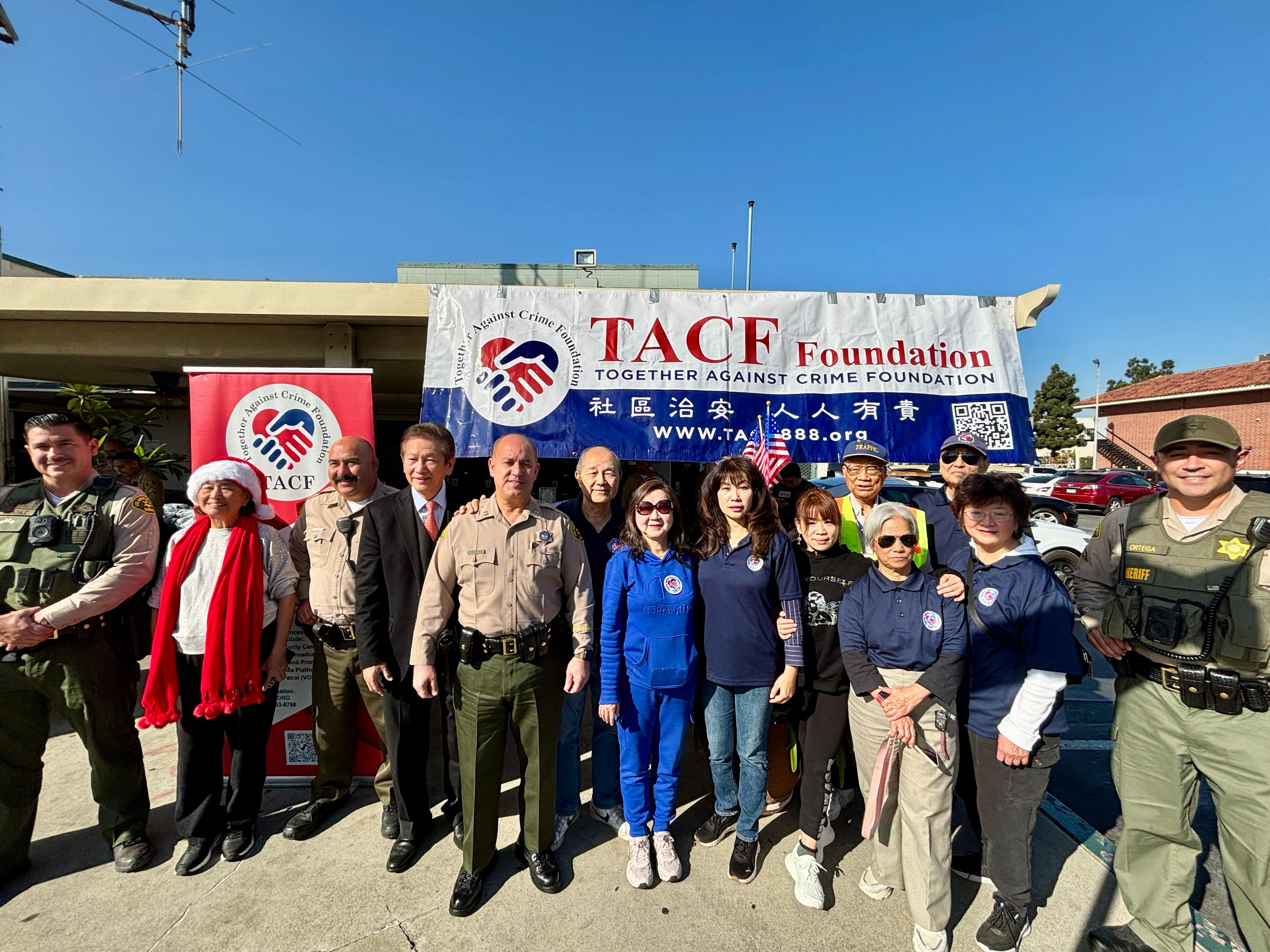 TACF與哈崗華協 向工業市警局寒冬送暖 | 星島日報